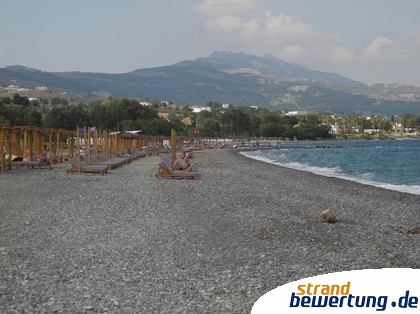 Grauer Kies und ruhige Atmosphäre | Psalidi Strandbewertung.de – Strand ...